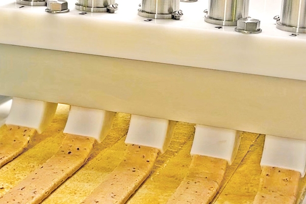 Introducing Laminar Flow Extrusion Manifolds | E.T. Oakes Corporation